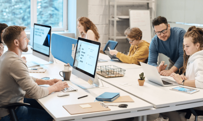 Sistem Payroll adalah: Pengertian, Manfaat, dan Unsur Gaji